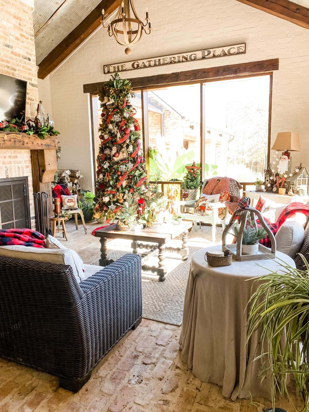 Parade of Christmas Homes II | alisaberrydesigns.com