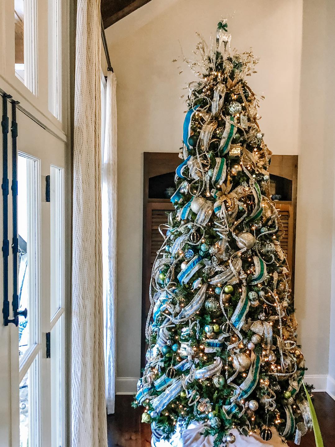 Parade of Christmas Homes II | alisaberrydesigns.com