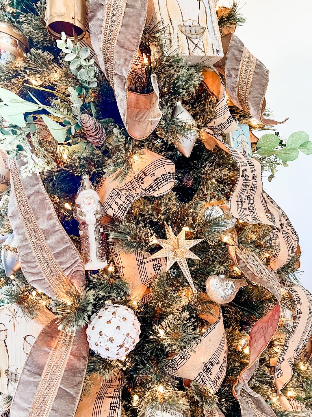 Parade of Christmas Homes II | alisaberrydesigns.com